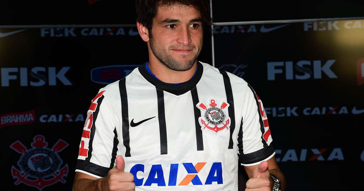 Lodeiro é apresentado no Corinthians e quer lugar no time