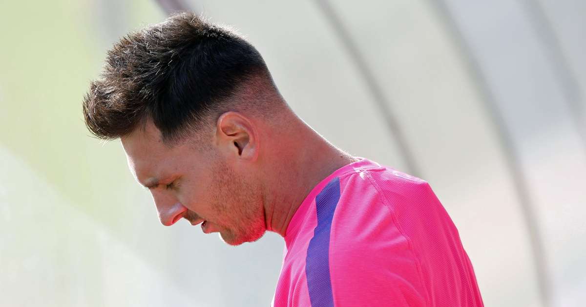 Messi "ousa" e se reapresenta ao Barça com cabelo diferente