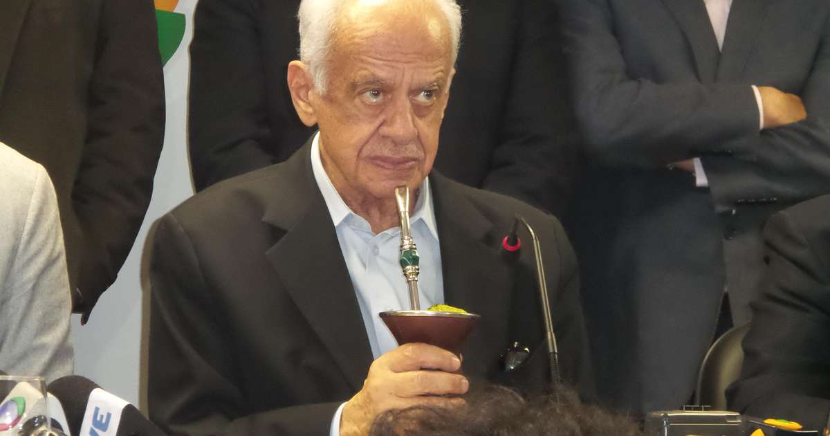 Simon diz que aceitou candidatura por pressão psicológica
