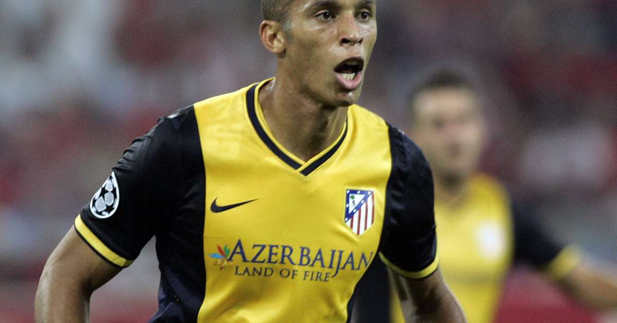 Miranda decide, e Atlético de Madrid supera Almería
