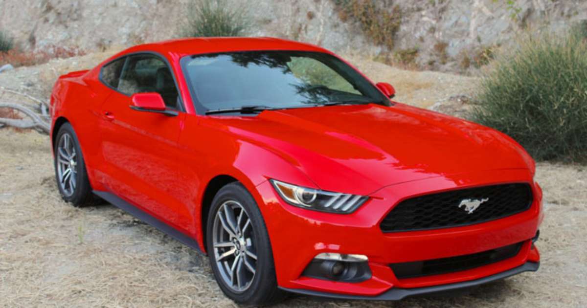Ford lança nova geração do Mustang; carro vira global
