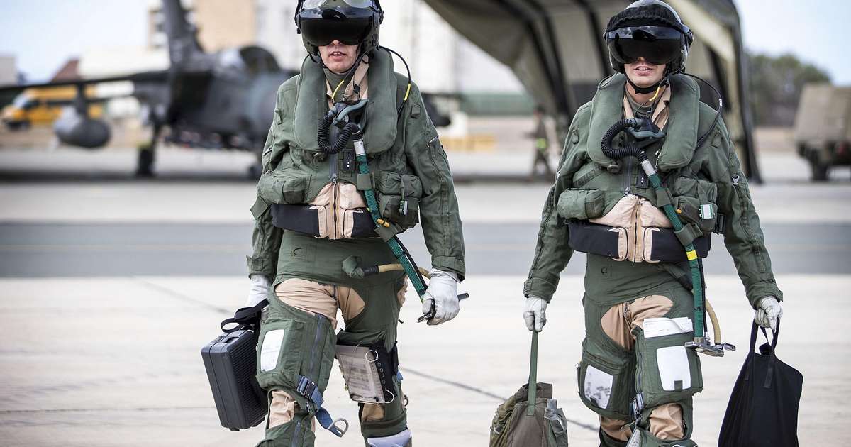 Caças britânicos sobrevoam Iraque, prontos para ataque