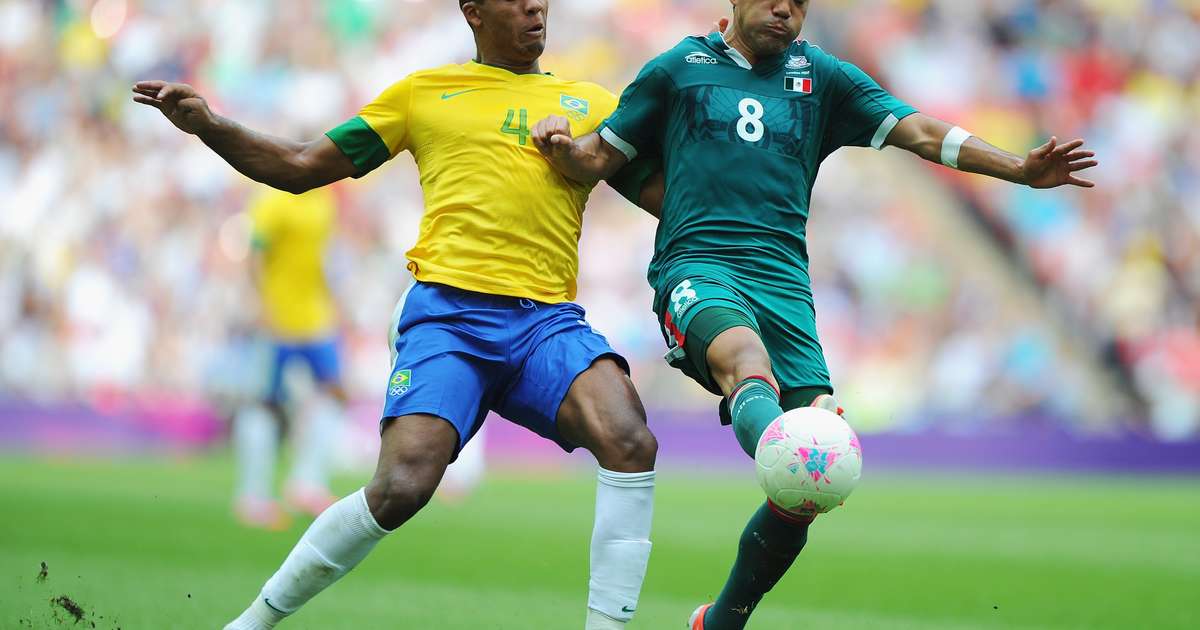 Dunga vê novo corte por lesão e chama zagueiro ex-Inter