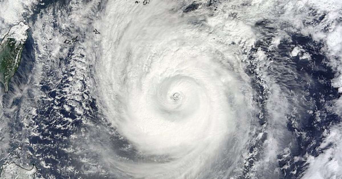 Nasa mostra foto do tufão Vongfong, que chegará ao Japão