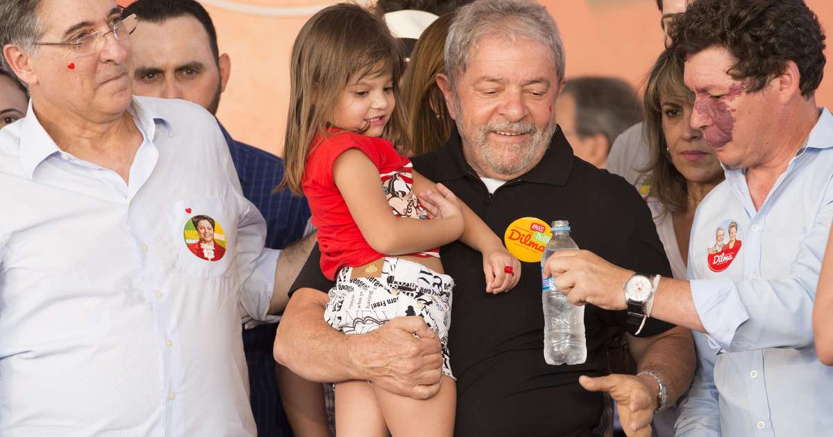 Lula chama Aécio de "grosseiro" e "filhinho de papai" em MG