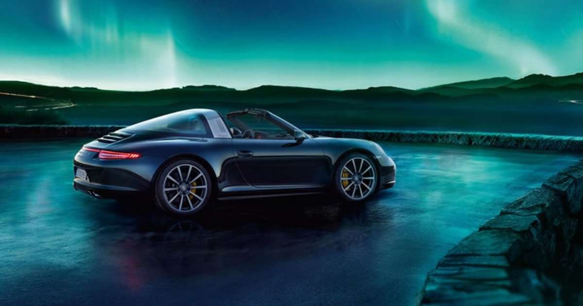 Porsche exibe modelos marcados pela tecnologia e eficiência