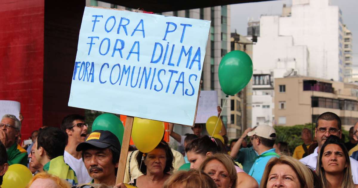 De 1992 a 2015: conheça os ideais dos "novos caras-pintadas"