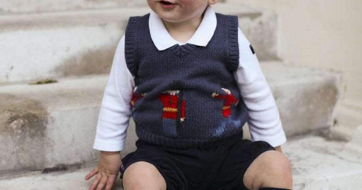 Príncipe George usa roupas populares em fotos oficiais
