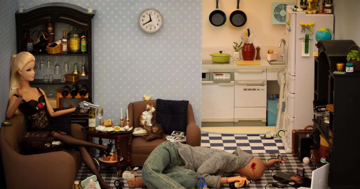 Projeto cria Barbie serial killer e dominadora sexual