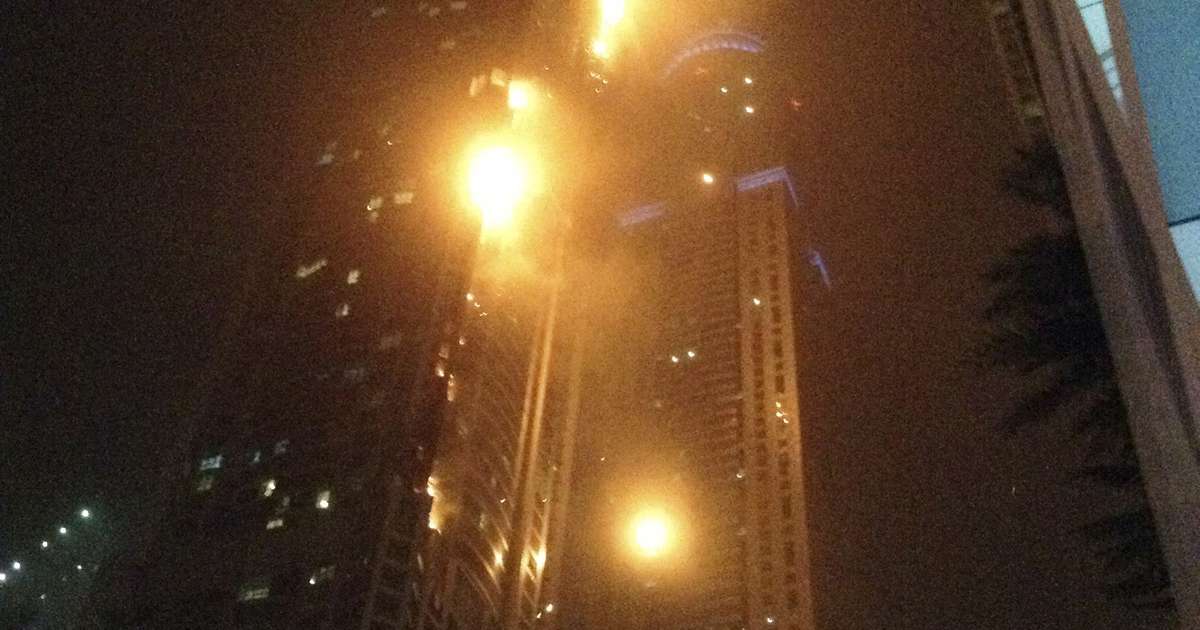 Marina Torch: Incêndio atinge prédio residencial de 79 andares em Dubai