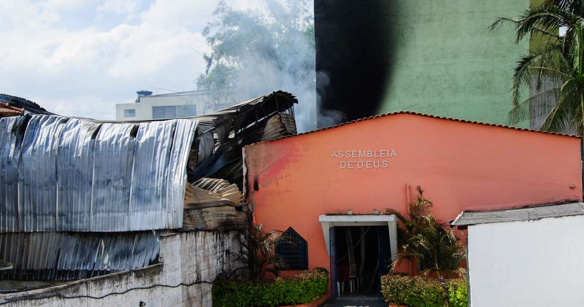 Incêndio atinge galpão de indústria de plásticos na zona leste de SP