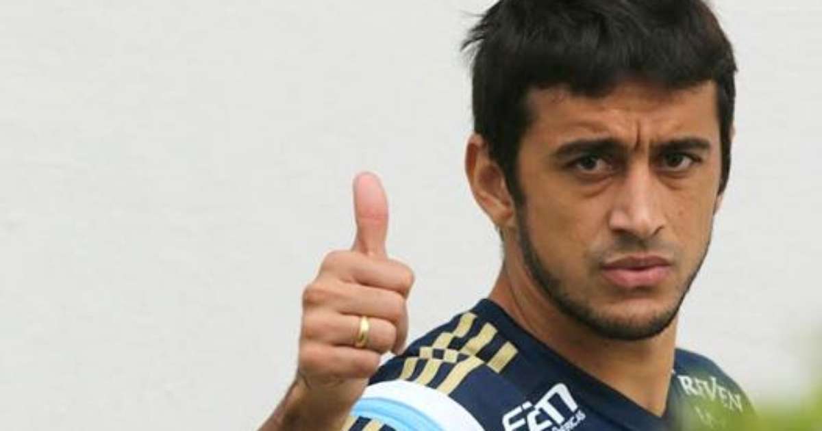 Robinho se anima com início de Marcelo Oliveira: 'Ele sabe o que é vencer'