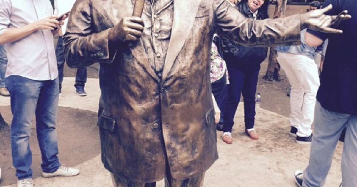 Estátua de Tim Maia é instalada em praça do Rio de Janeiro