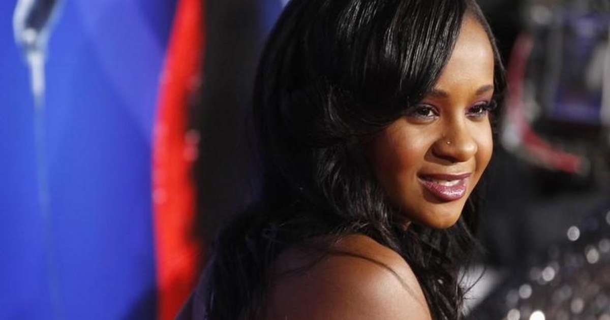 Filha de Whitney Houston morre após quase 6 meses internada