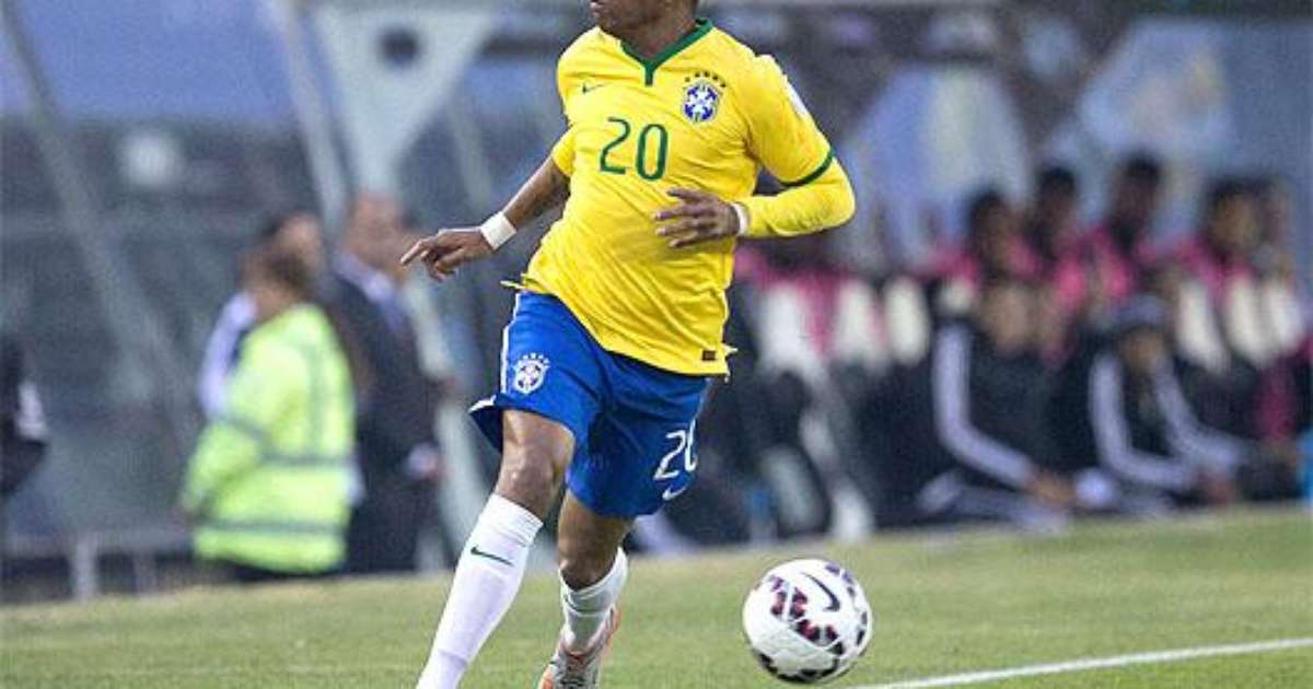 Santos diz aguardar Robinho e crê em definição nesta terça