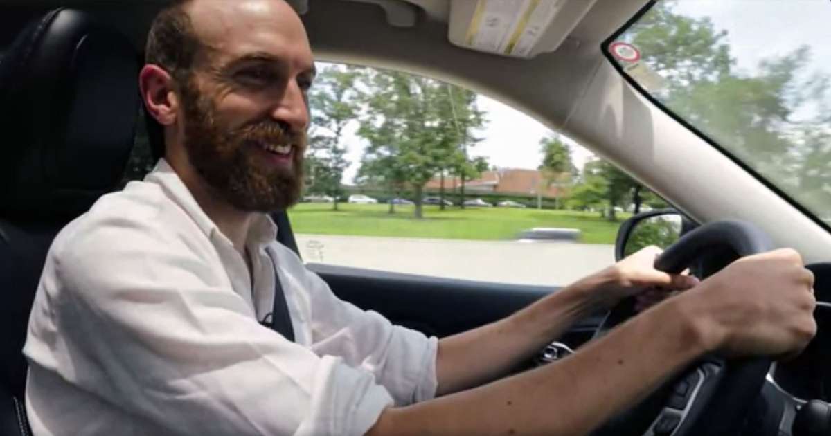 Hackers controlam remotamente carro com acesso à internet