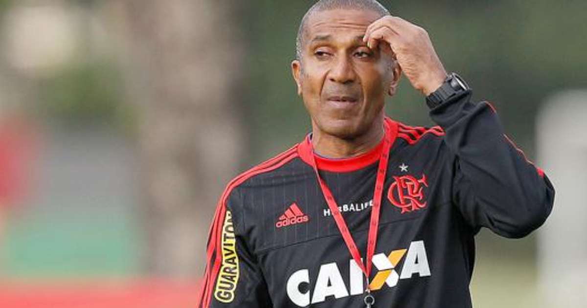 Cristovão Borges fecha treino e faz mistério no Flamengo para domingo