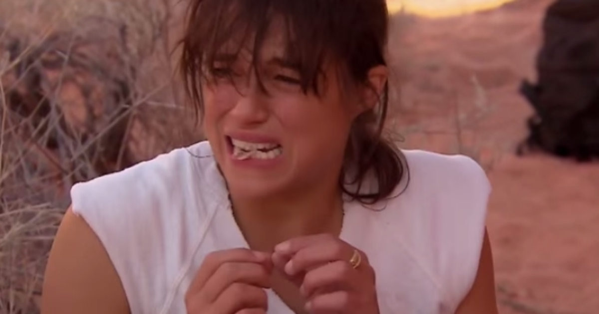 Atriz Michelle Rodriguez bebe a própria urina