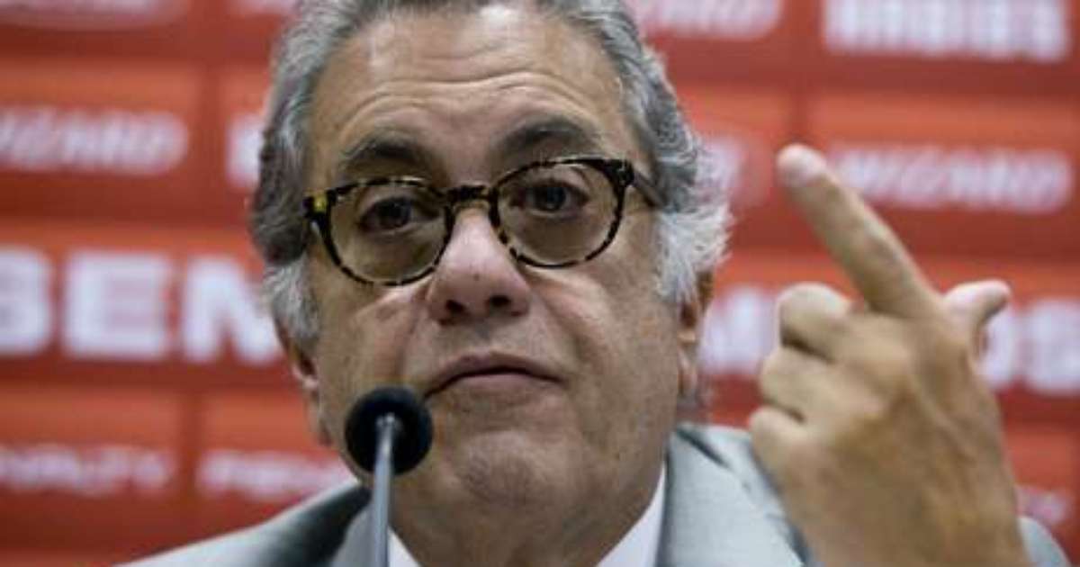 Aidar nega presença em reunião e espera por carta de renúncia aumenta