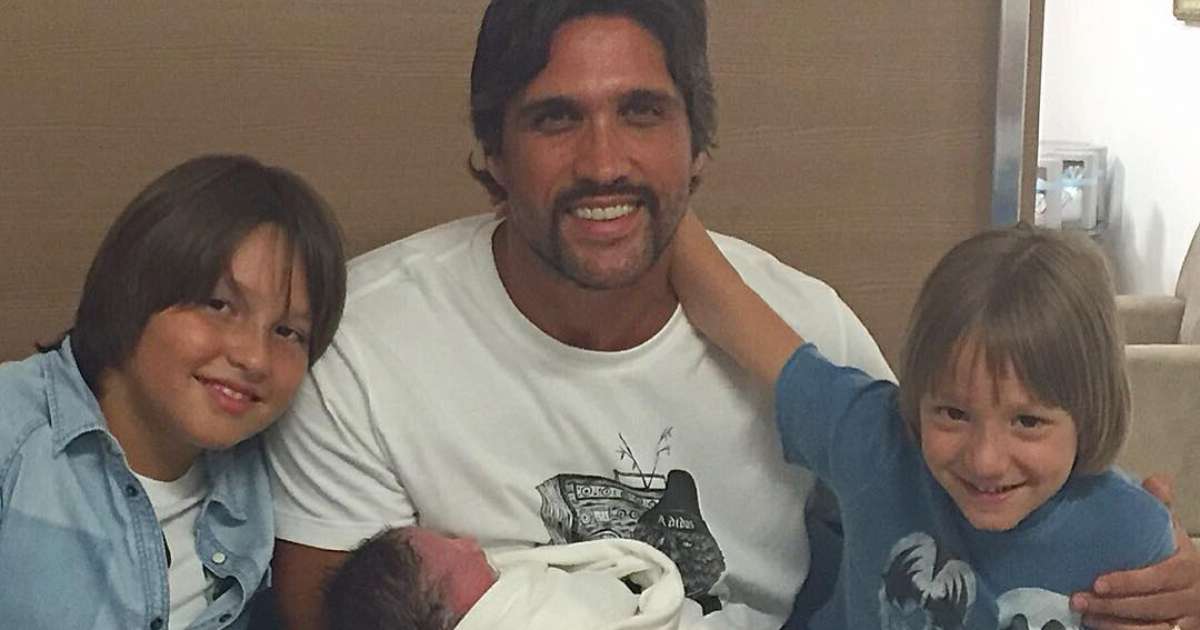 Sertanejo Léo Chaves anuncia nascimento do terceiro filho