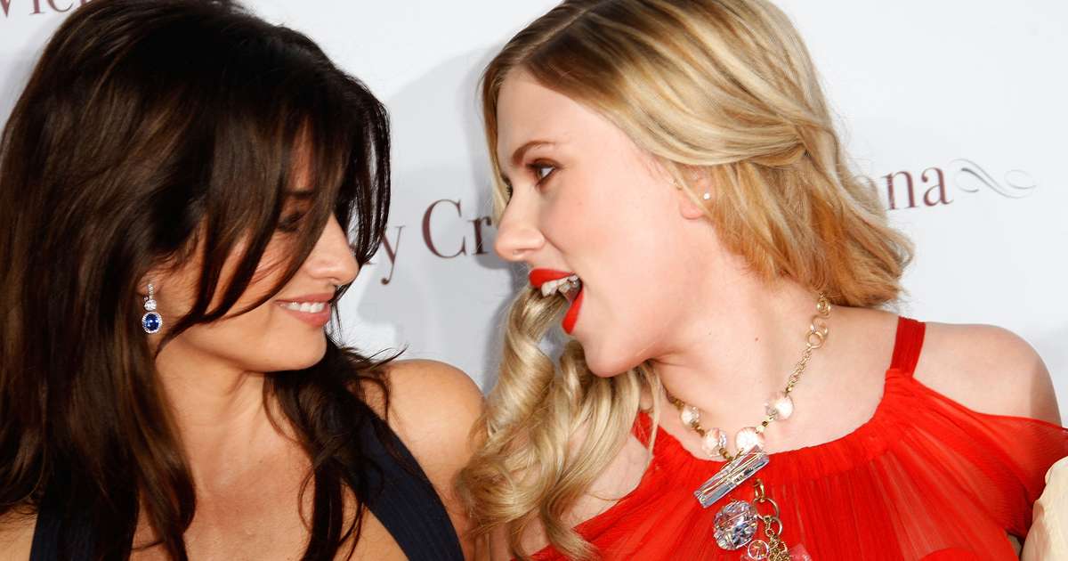 Scarlett ou Charlize? Penélope Cruz não sabe dizer quem beija melhor