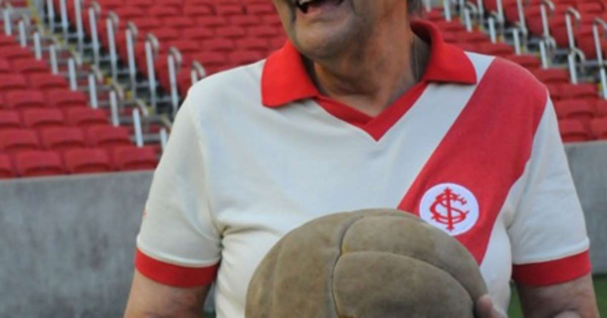 Sexto maior artilheiro do Internacional, “Cerebral” Larry morre aos 83 anos