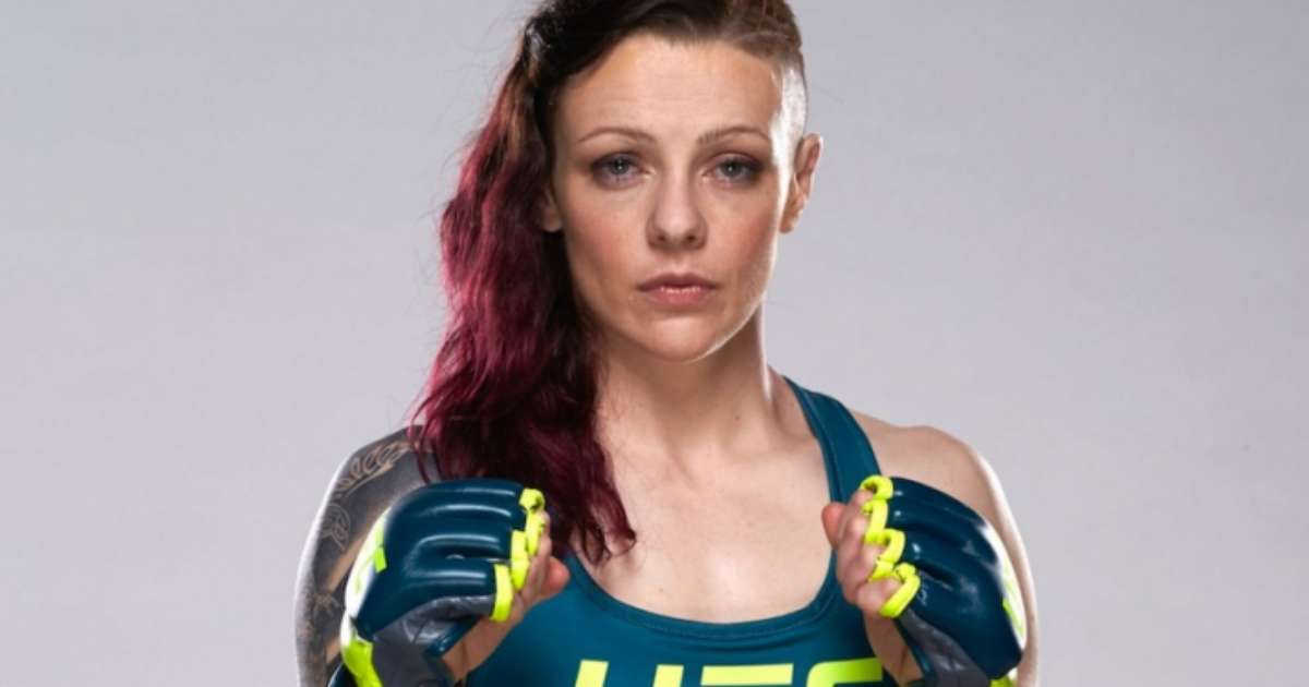 Após vitória no UFC, lutadora se declara 'quebrada' financeiramente