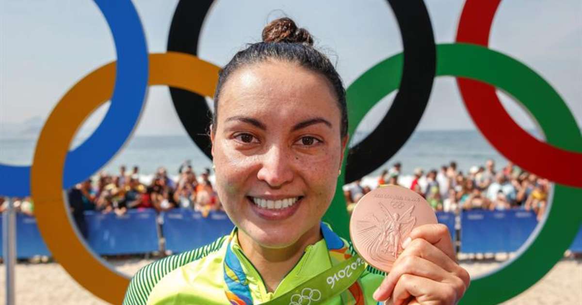 Poliana diz que entrou na água para se divertir e que ganhou o bronze