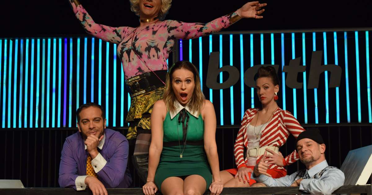 Carol Hubner fica em cartaz pela primeira vez no Teatro Jardim Sul