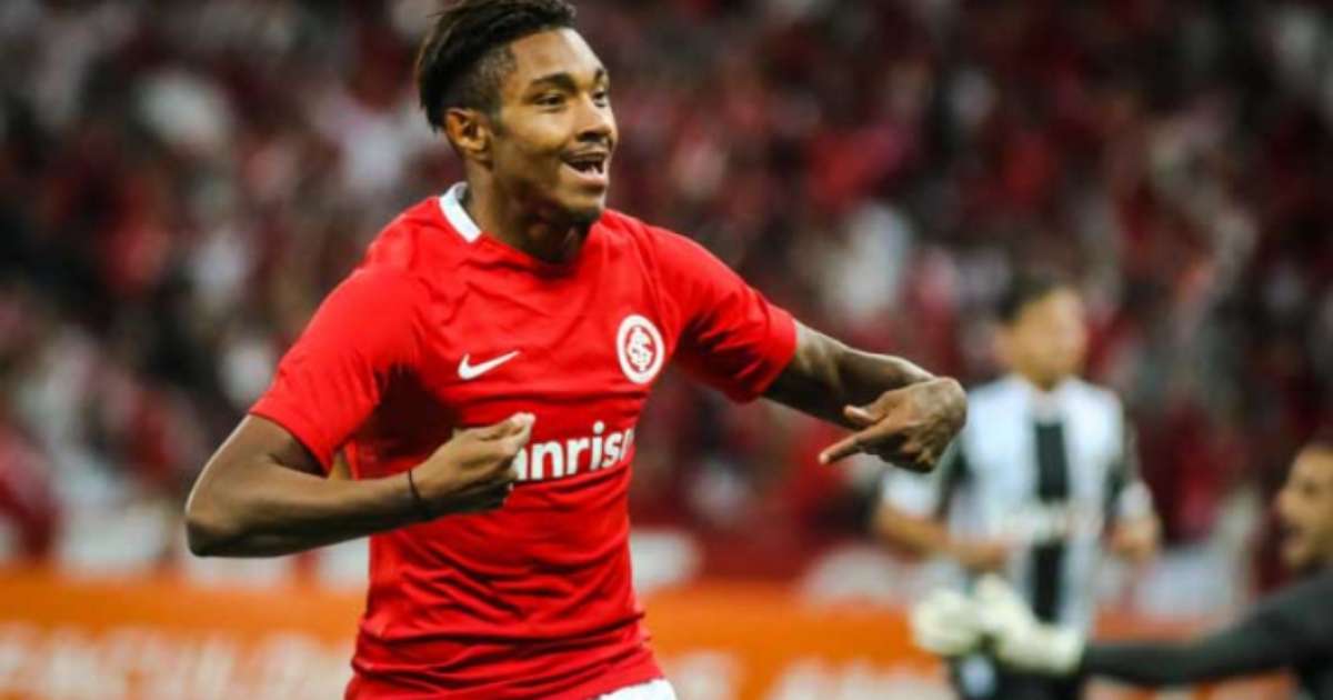 Inter bate Figueirense com gol de Vitinho em jogo dramático