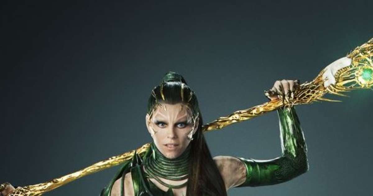 Power Rangers: Rita Repulsa posa com sua arma em nova foto
