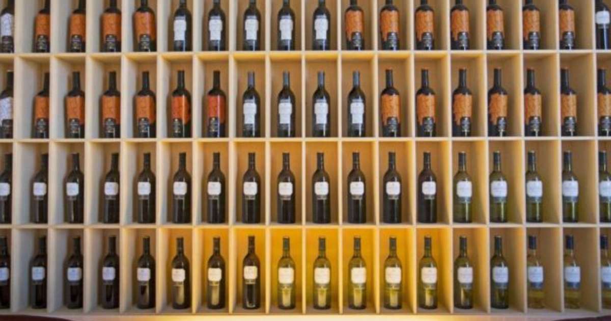 Vinho azul: a criação com que espanhóis tentam revolucionar mercado de ...