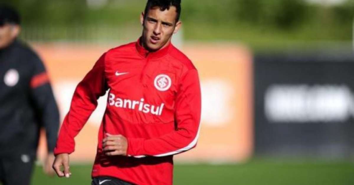 Recém-chegado ao time profissional, Iago renova com Inter até 2020