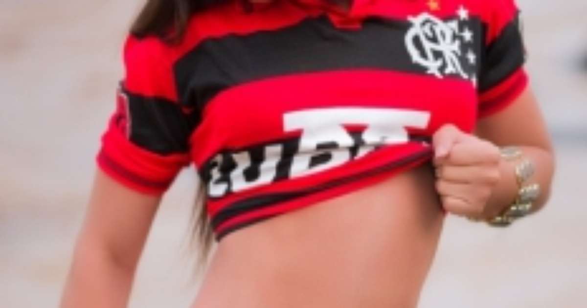 Musa do Fla promete ensaio sensual com calcinha da sorte