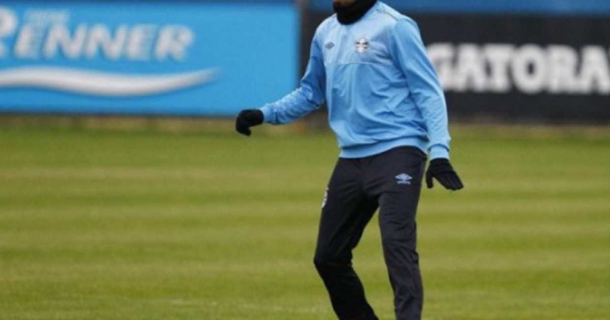 Wallace Reis retorna ao Grêmio e aguarda Renato decidir seu futuro