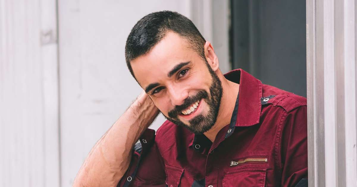 Multiartista, Victor Maia brilha no teatro e sonha com TV