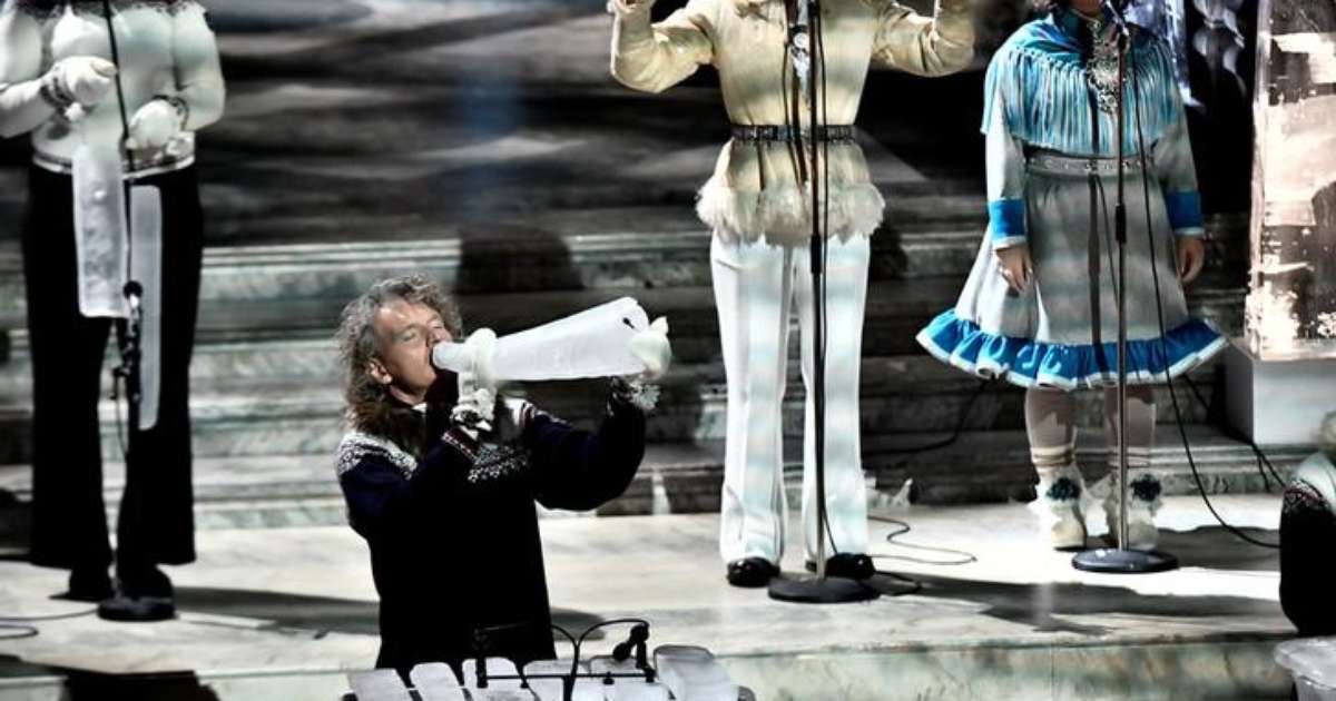 Músico norueguês constrói instrumentos feitos de gelo