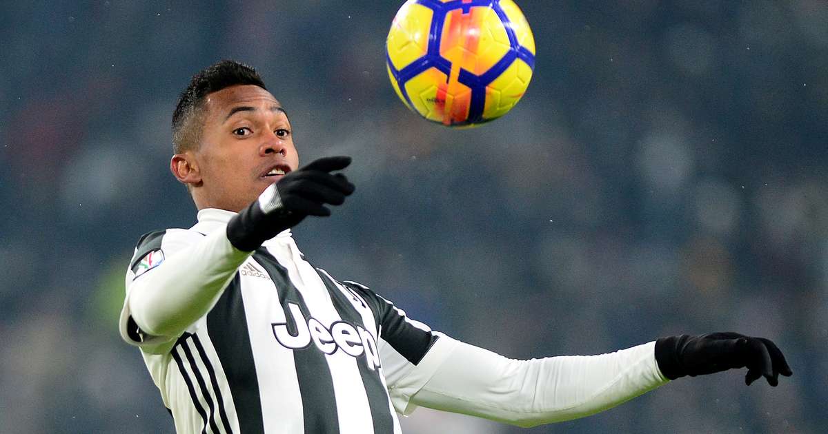 Tite convoca Alex Sandro para vaga de Filipe Luís na seleção