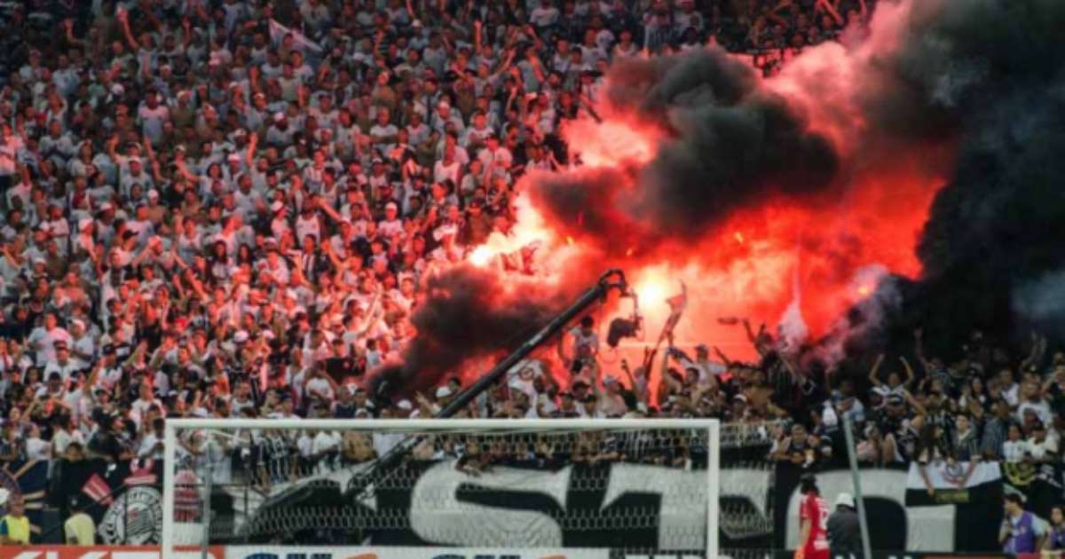 Após 2 anos de morte, torcida única 'convence' PM e divide clubes