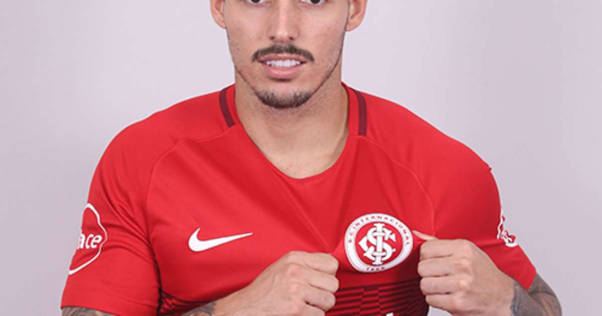 Zeca é oficialmente apresentado no Internacional