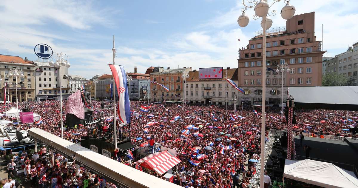 Seleção croata é recebida com festa na capital Zagreb