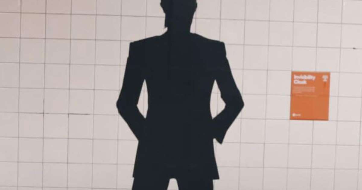 David Bowie "surge" em realidade virtual no metrô de Nova York
