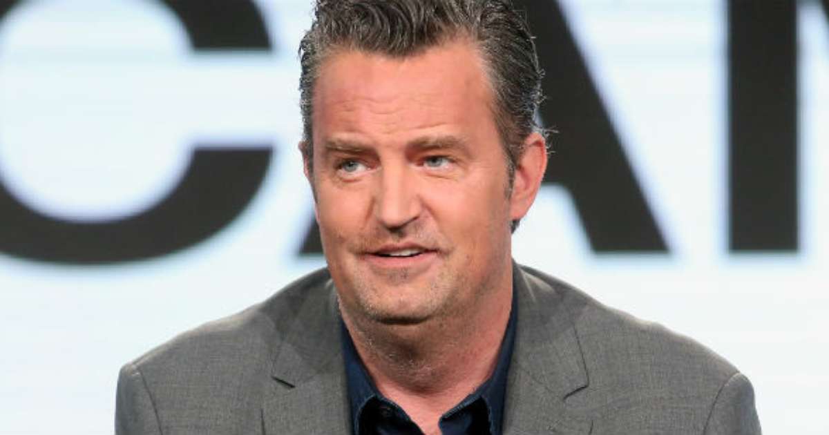 Matthew Perry revela que está internado há três meses após cirurgia