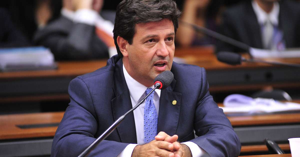 Mandetta contraria Bolsonaro e insiste em avaliar médicos
