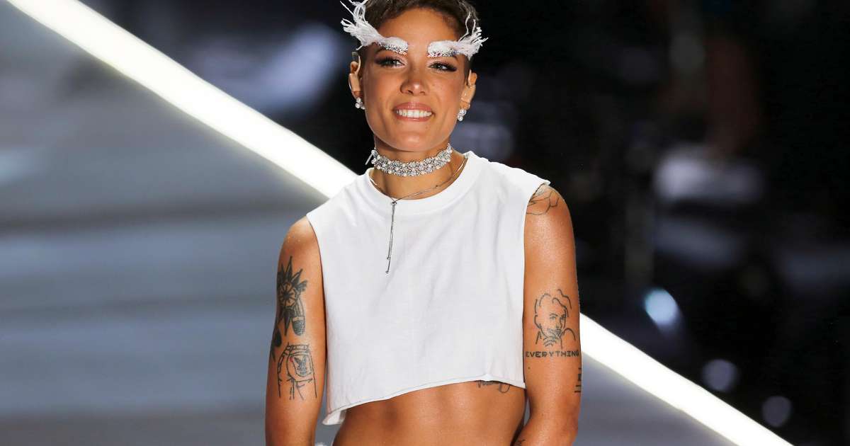Halsey critica falta de inclusão em desfile da Victoria's Secret após ...