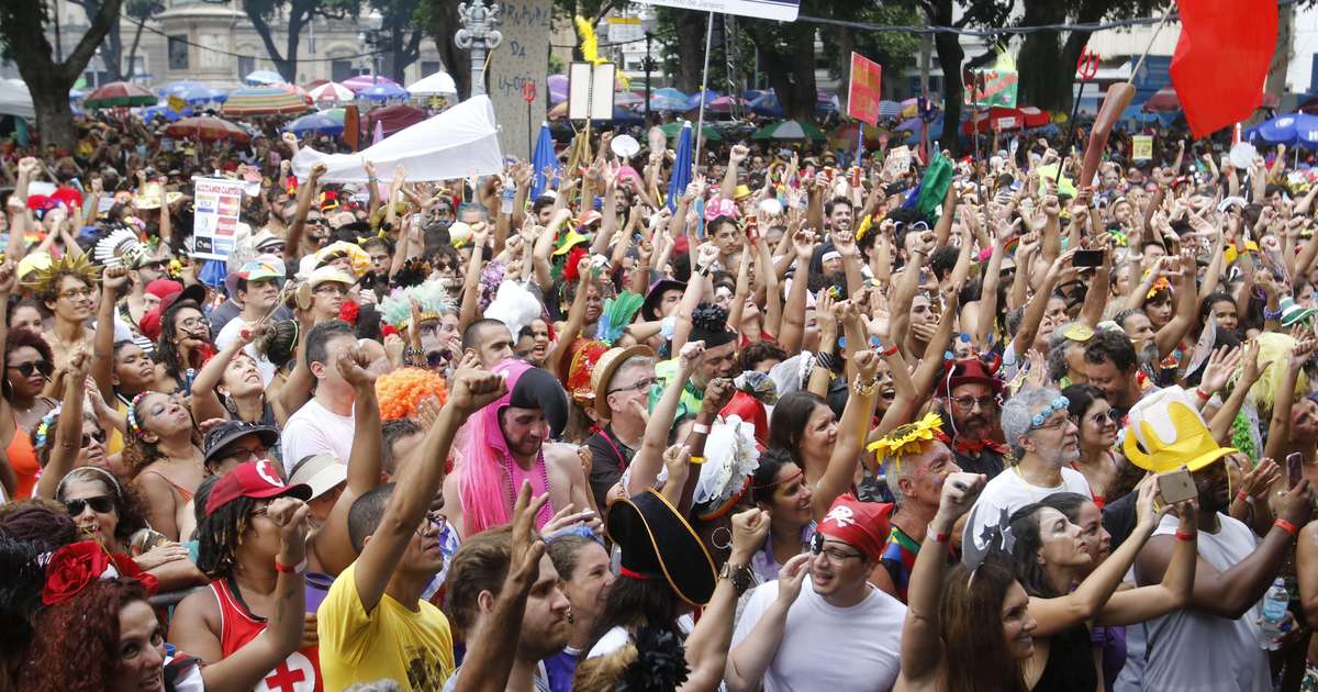 Centro carioca tem apresentação do Boitatá