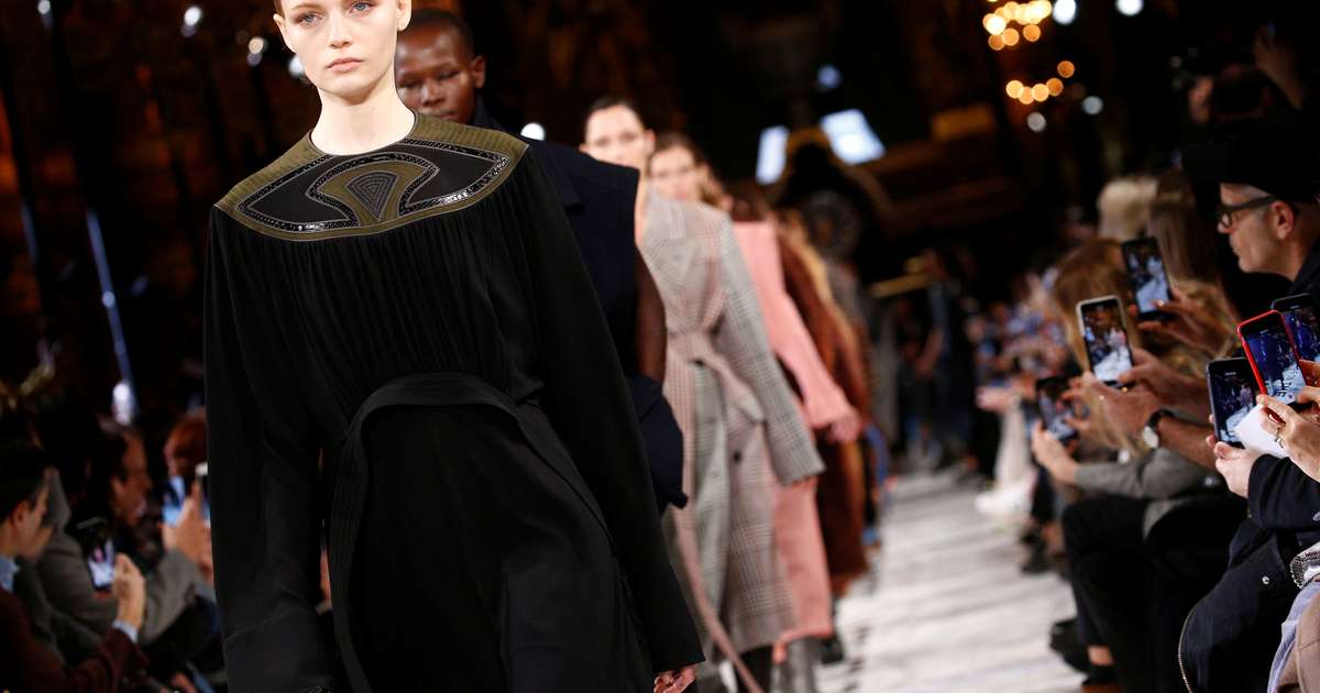 Desfile de Stella McCartney tem moda 'upcycled' e Oprah