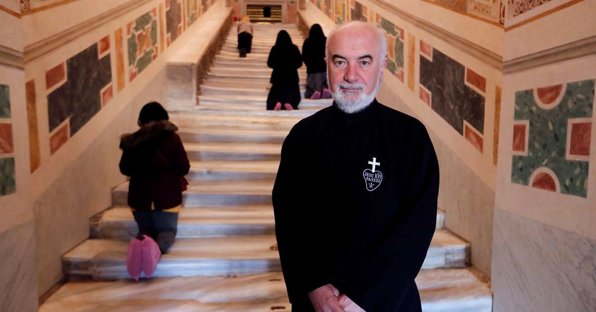 Escada Santa é exposta pela primeira vez em 300 anos em Roma