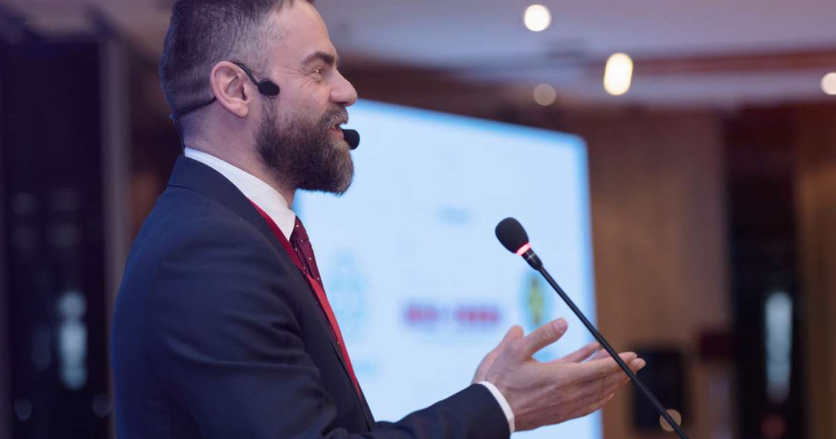 As diferenças entre o bom orador e o orador convincente