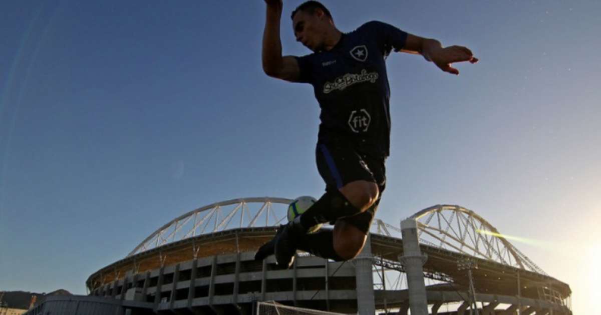 Victor Rangel é anunciado pelo Botafogo: 'Que tenha muito sucesso'